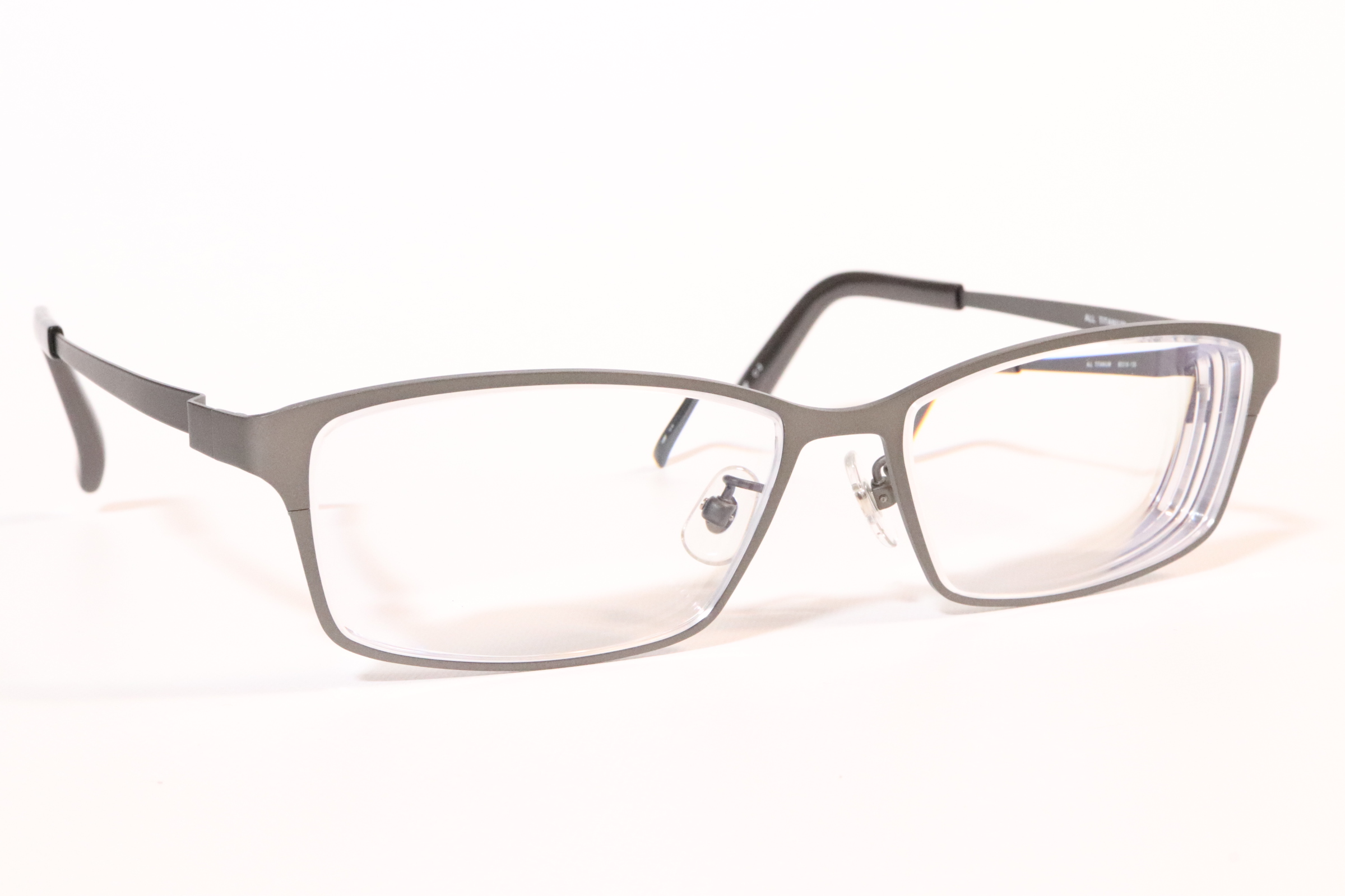 ビル＆クー【大きいメガネ】スタイリッシュな大きいサイズのメタルフレーム。